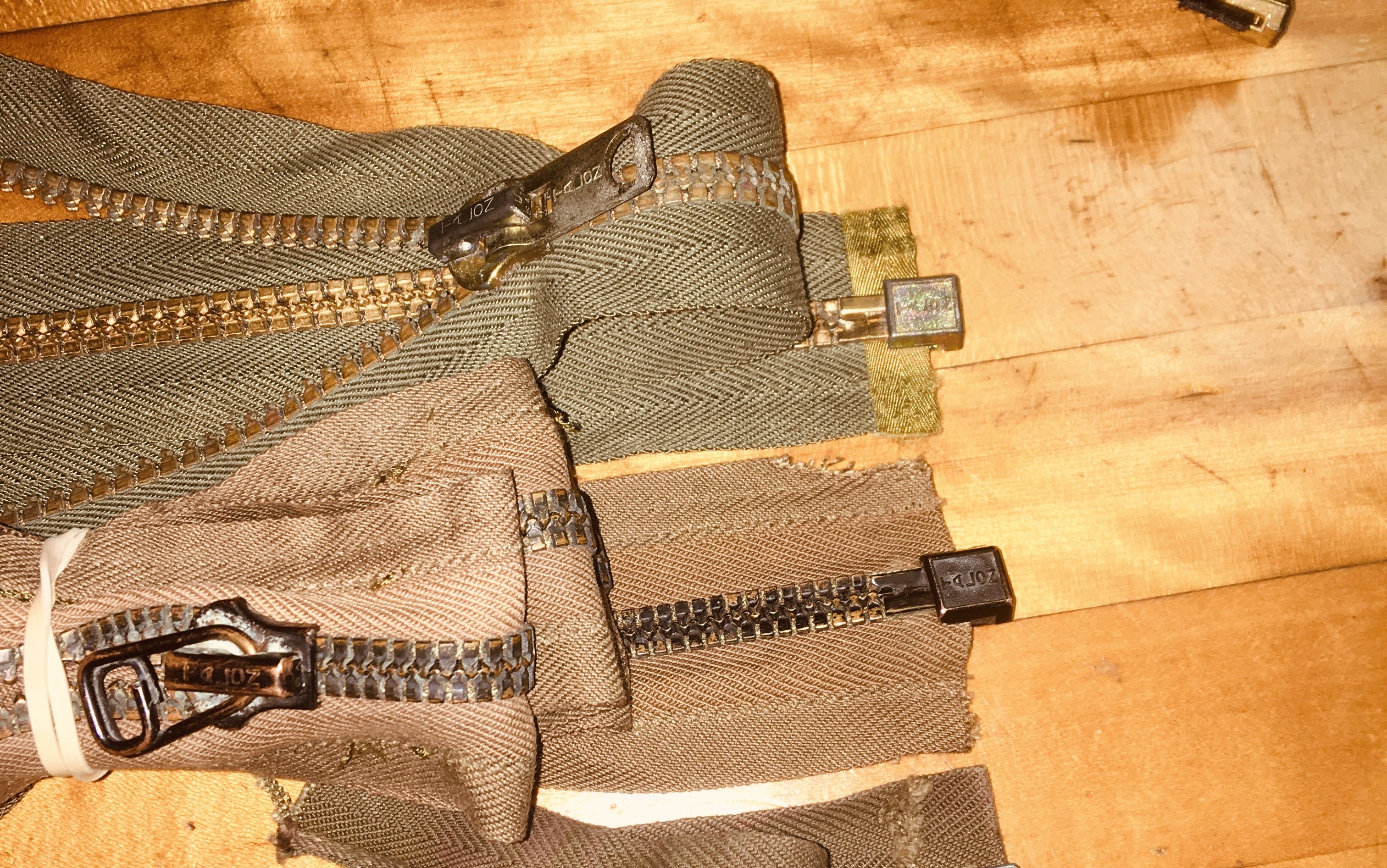 Spring-loaded Crown zipper thread | The Fedora Lounge